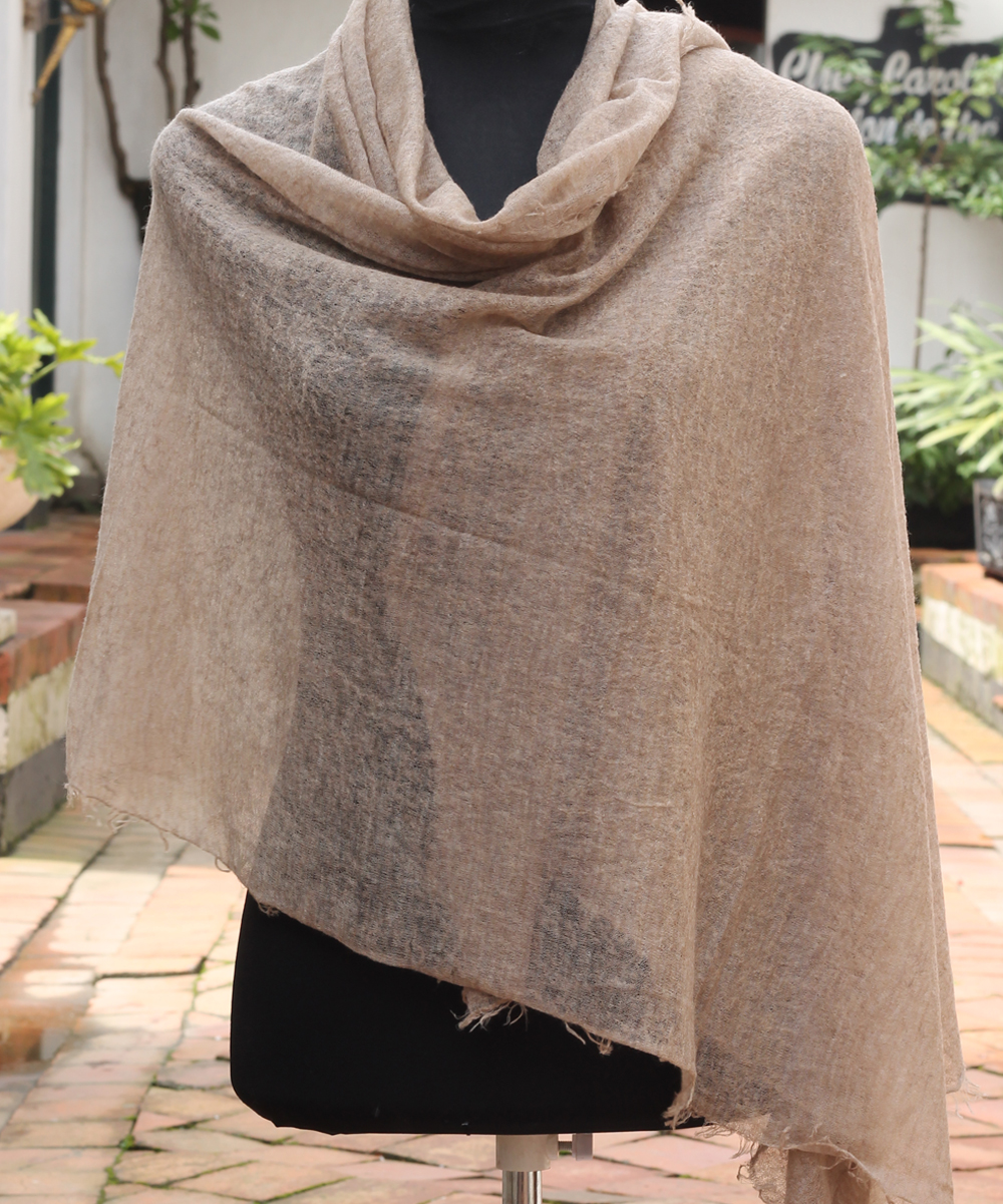 Featherlight Beige Cashmere Scarf – Soft, Lightweight & Versatile